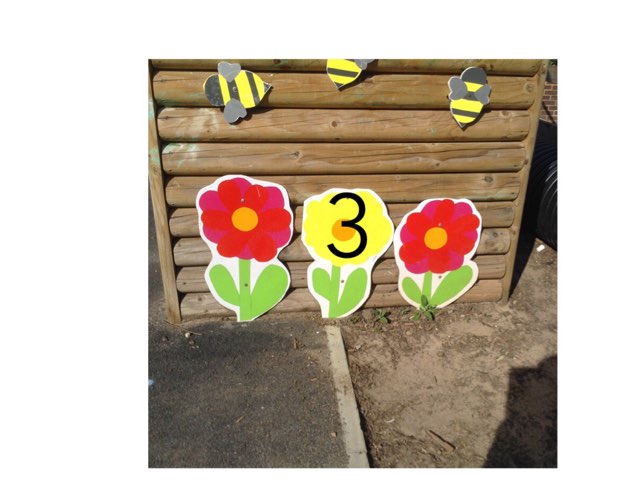 Flowers Free Games online for kids in Nursery by Dawn Wills